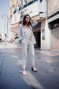 7 Best And Comfortable Airplane Outfits | Fashionterest