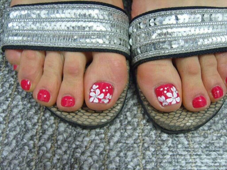 15+ Amazing Toe Nail Art Ideas That Look Attractive