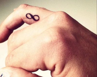 30 Awesome Finger Tattoos Men Inspirations & Designs