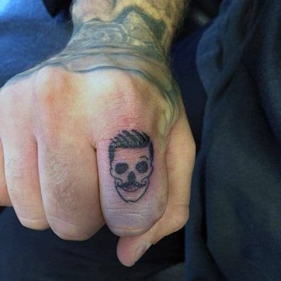 30 Awesome Finger Tattoos Men Inspirations & Designs