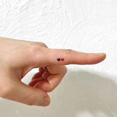 30 Awesome Finger Tattoos Men Inspirations & Designs