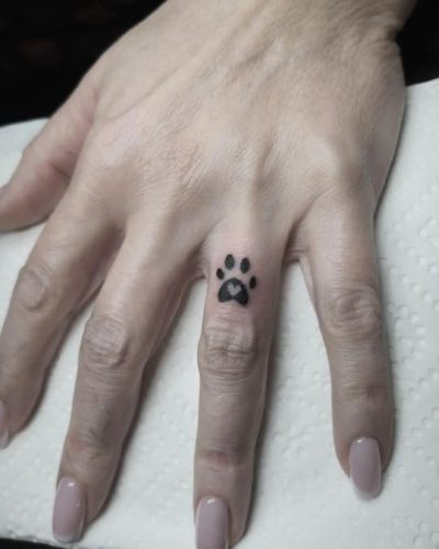 30 Awesome Finger Tattoos Men Inspirations & Designs